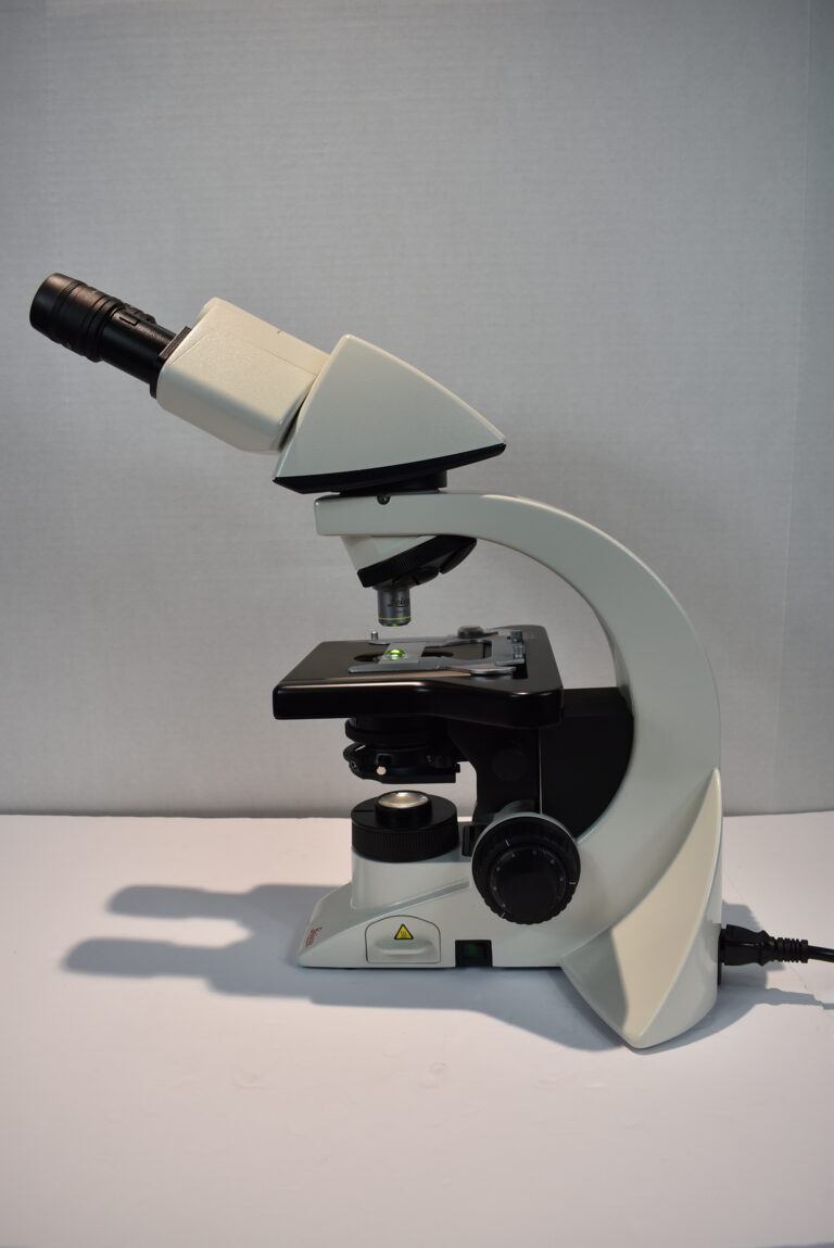 Leica DM1000 Microscope - UnumLab